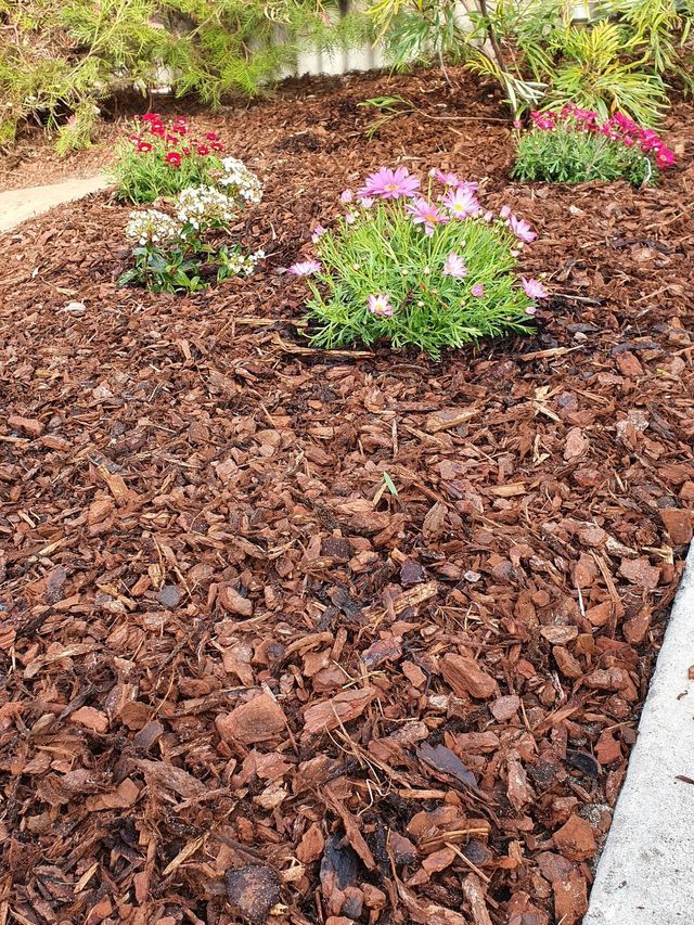 Bagged Mulch Perth | Two Gloves