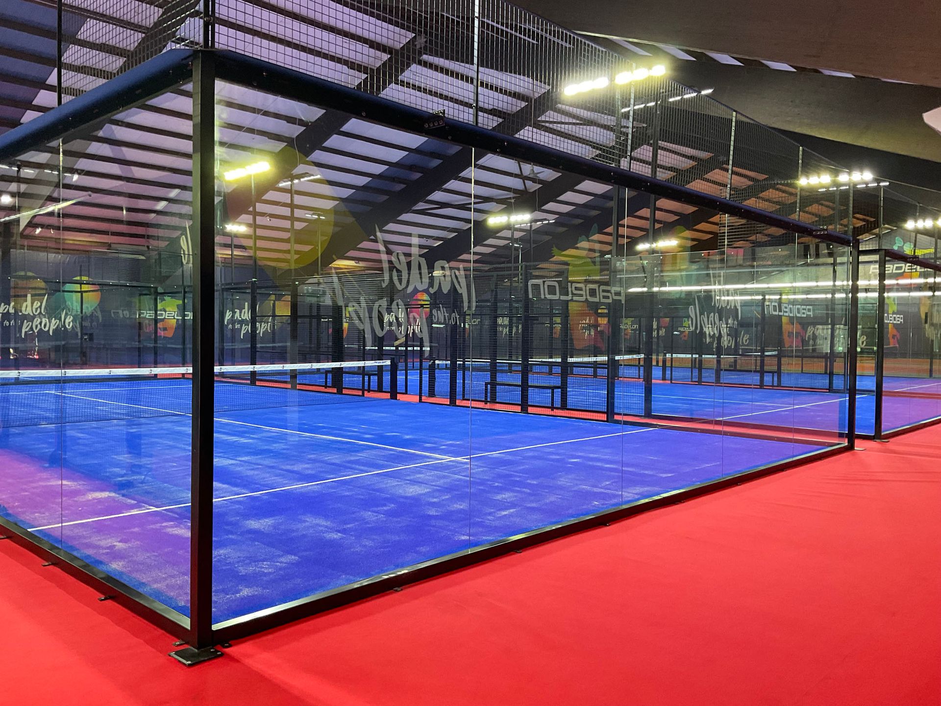 Padelon | modernes Padel-Tennis Center / Padel Plätze in Düsseldorf