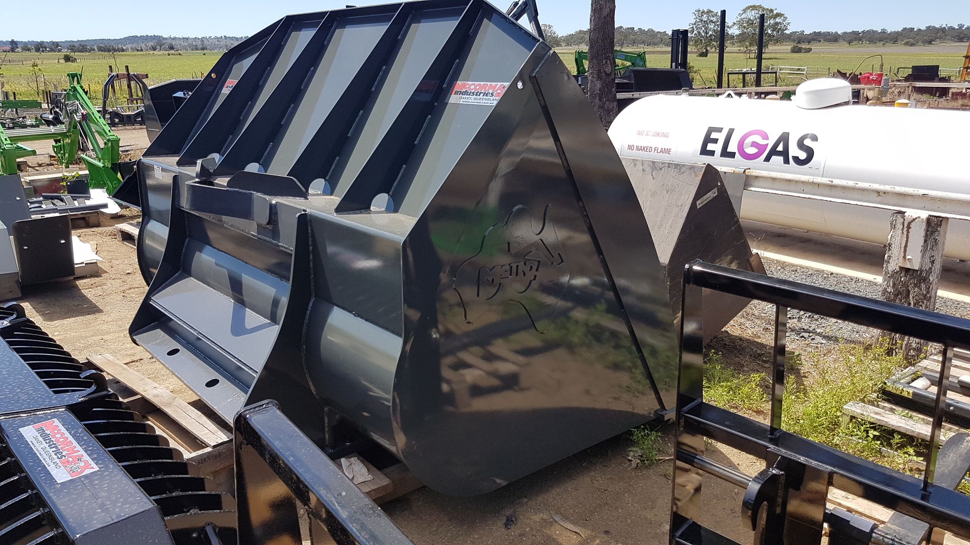 Wheel Loader LM Buckets | McCormack Industries