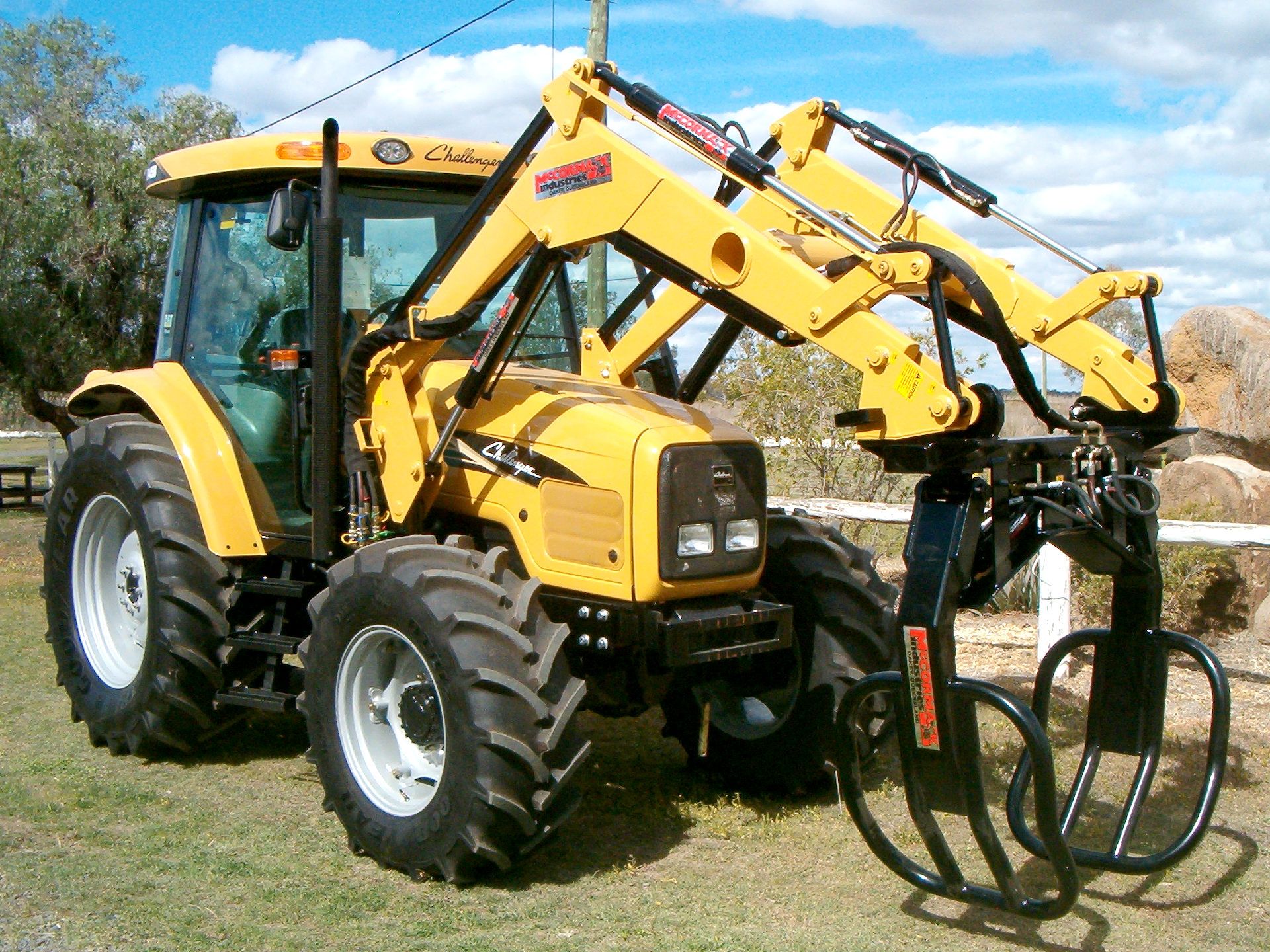Round Wrapped Bale Grabs for Tractors - Soft Arms