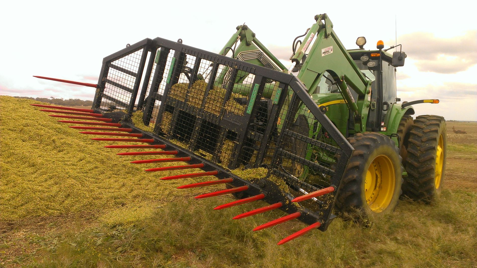 Bolt-on Silage Bucket Grab for Tractors