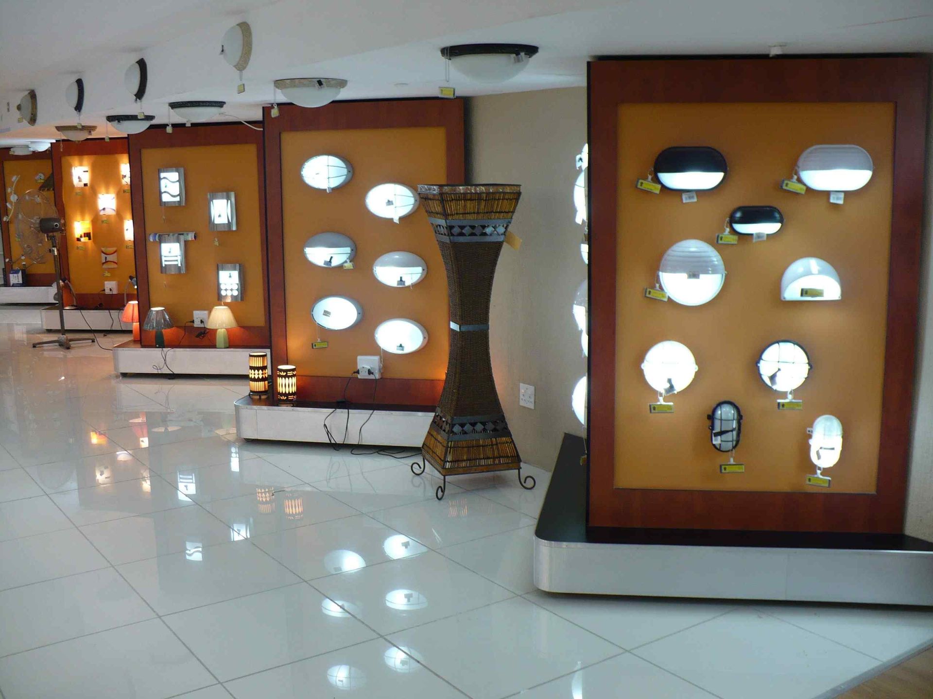 Storeworks | Custom Lighting Display Solutions