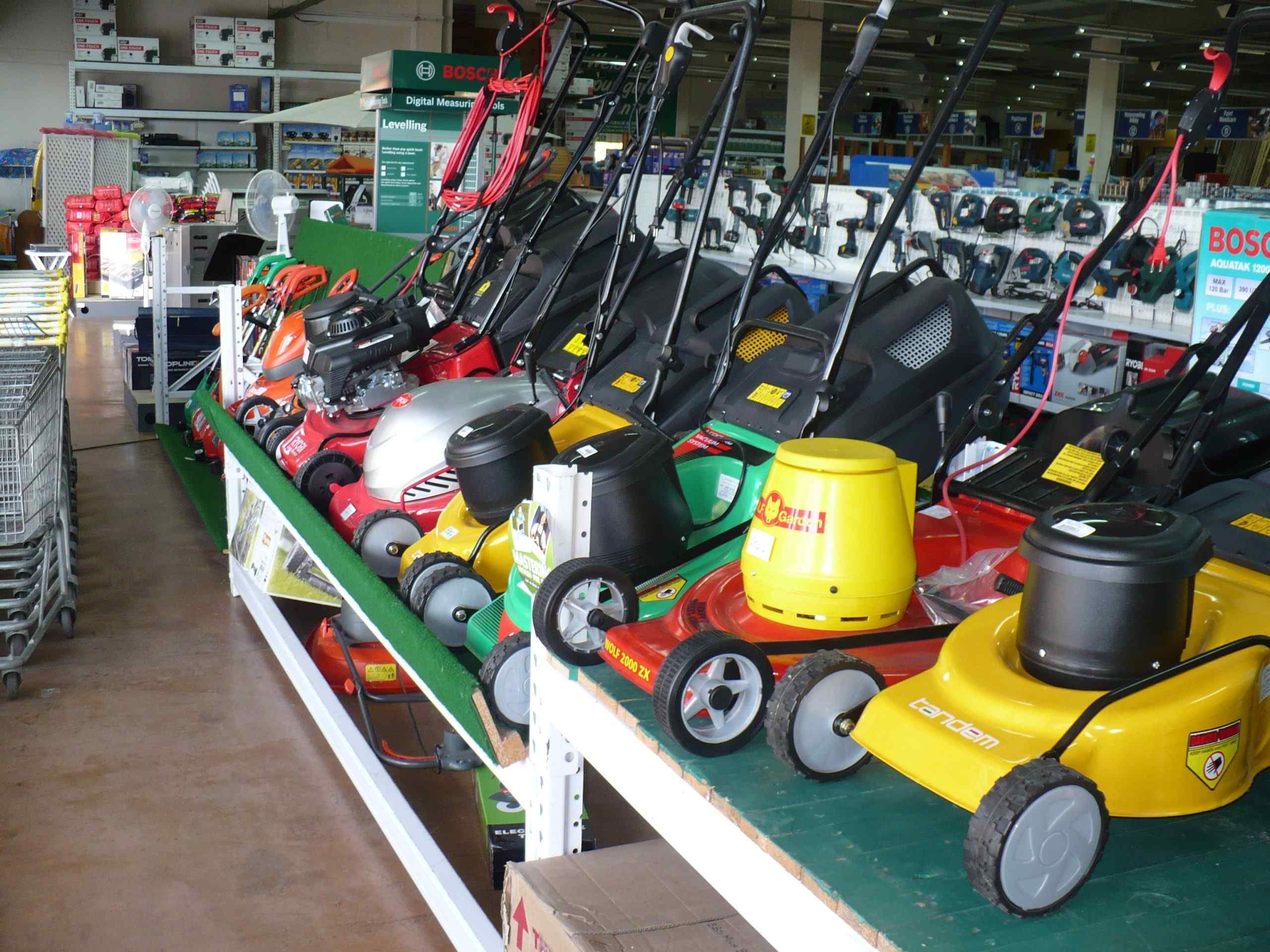 Storeworks Shopfitting | Lawnmower Display Unit Solutions