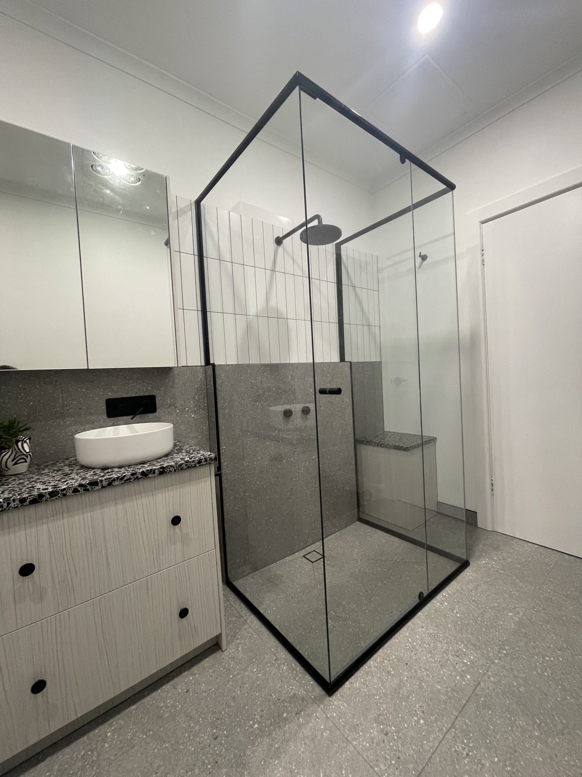 Evolution Semi-Frameless Shower Screens