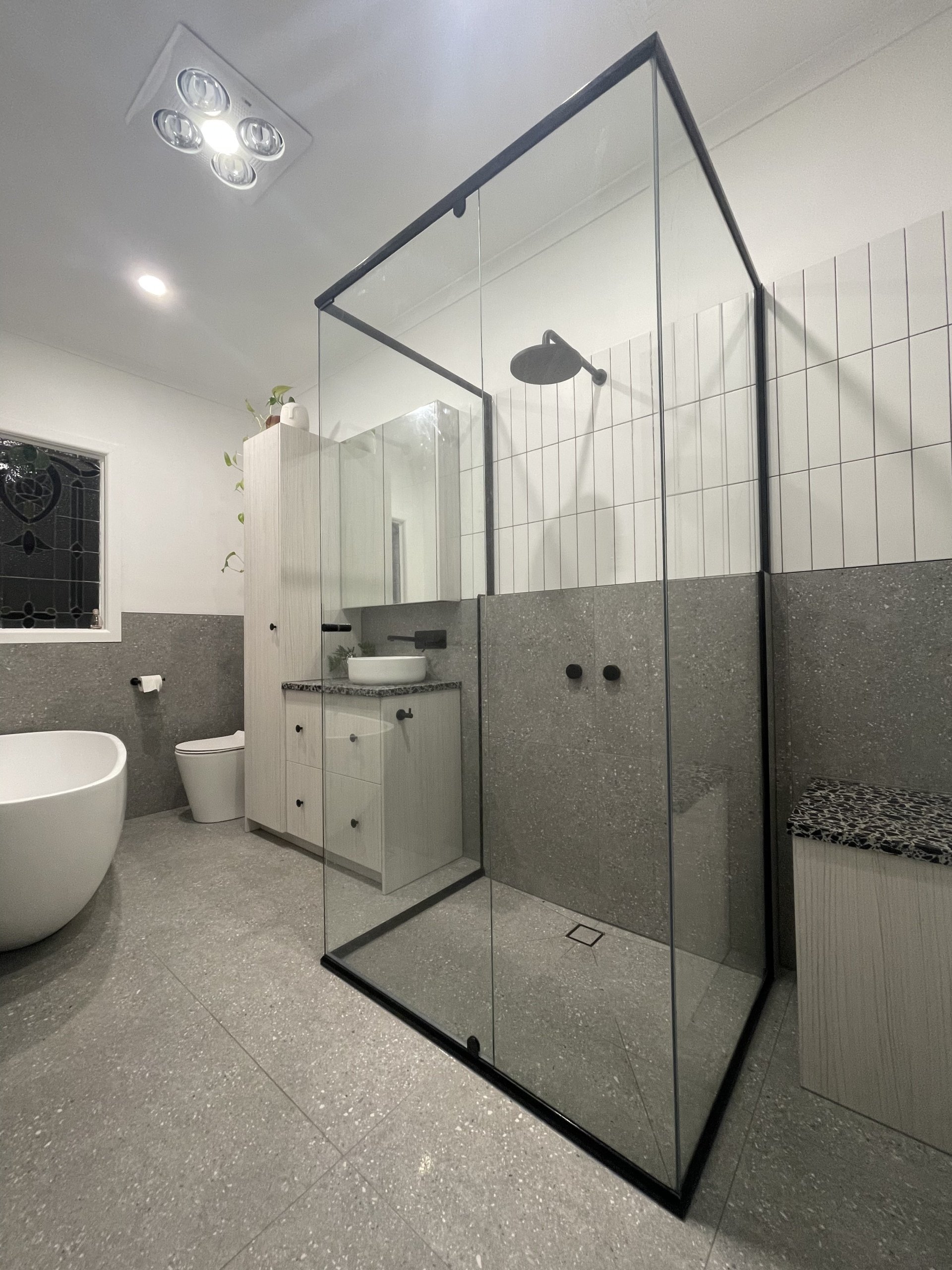 Evolution Semi-Frameless Shower Screens