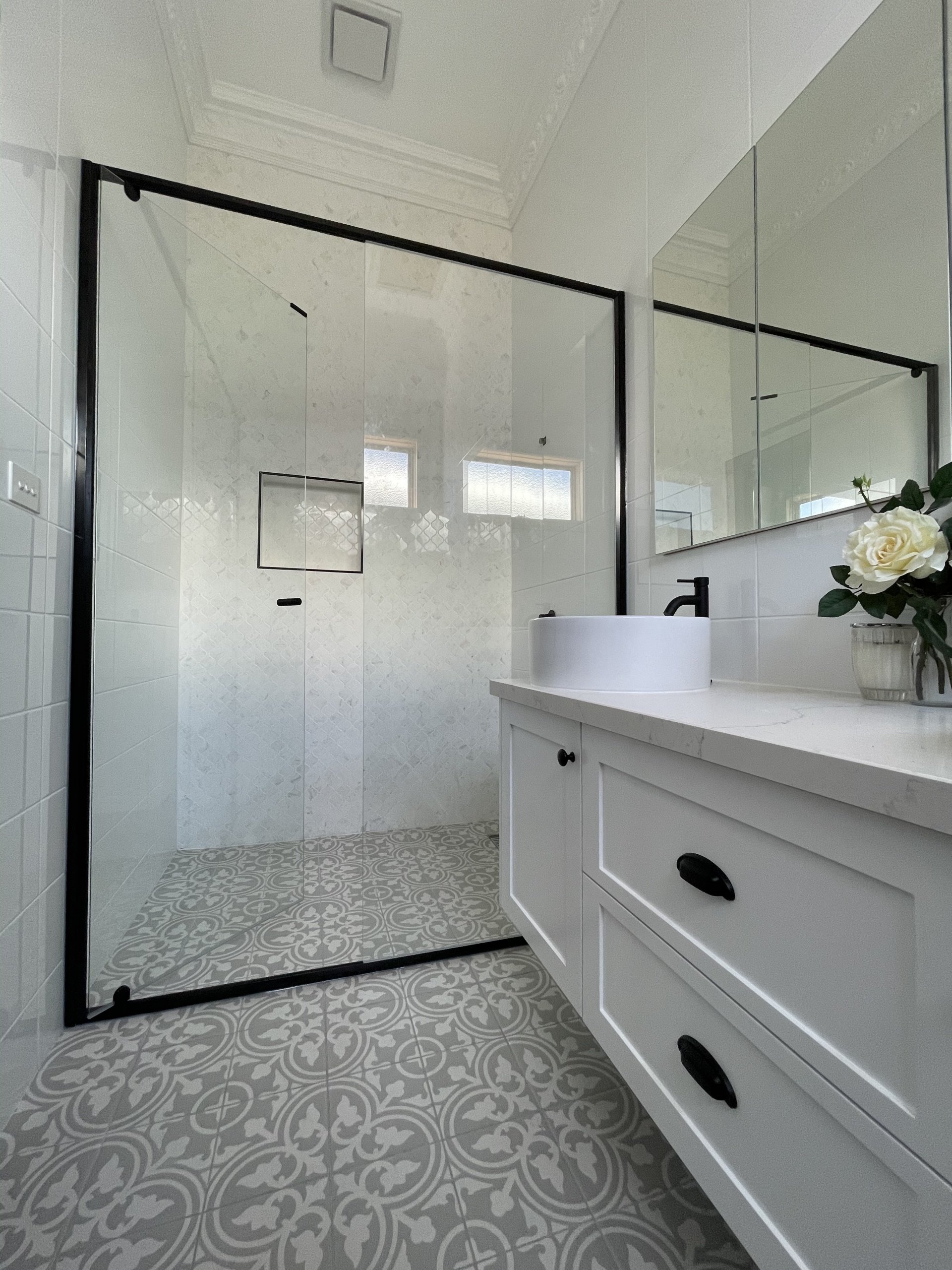Evolution Semi-Frameless Shower Screens