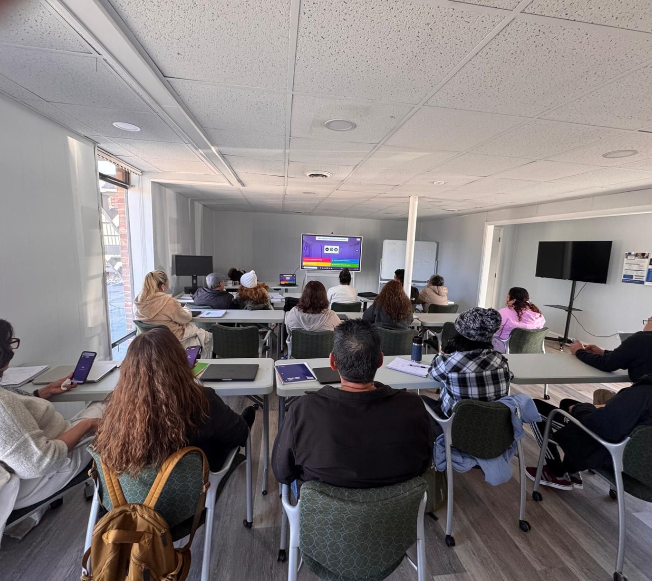 Clases de Computacion para Adultos / Computer Literacy Course for Adults