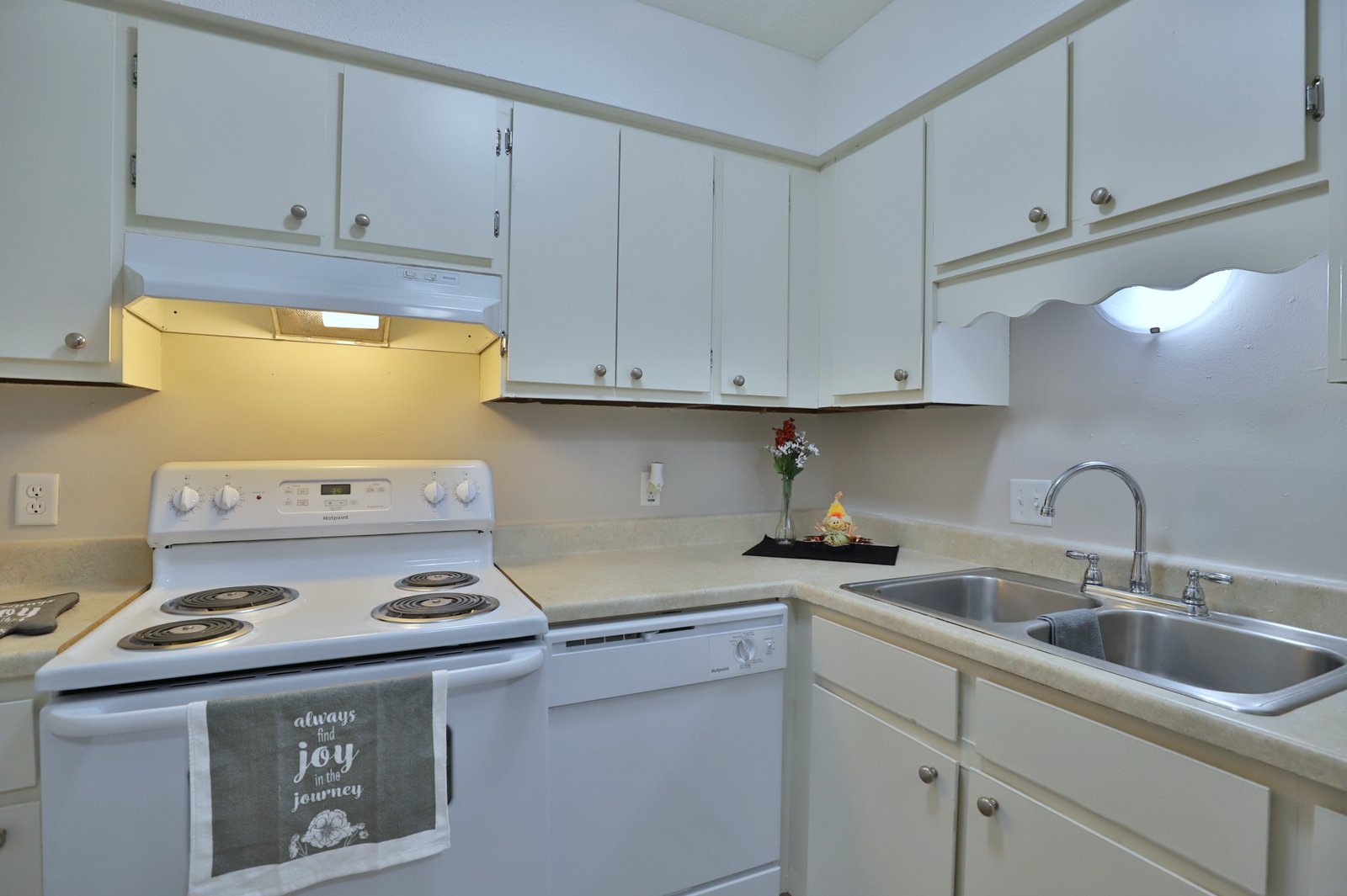 properties/peoria-il/crestwood-apartments