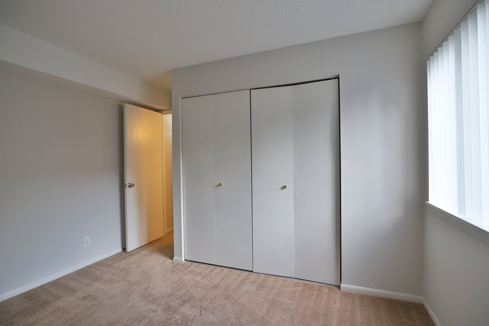 properties/peoria-il/crestwood-apartments