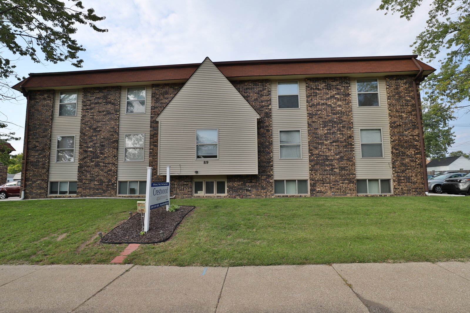 properties/peoria-il/crestwood-apartments