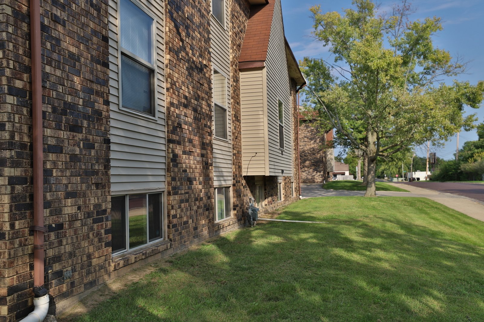 properties/peoria-il/crestwood-apartments