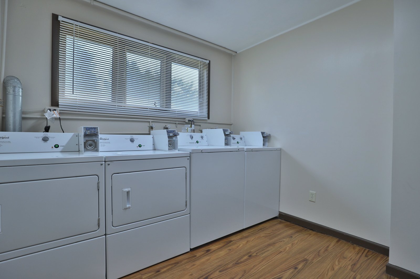 properties/peoria-il/crestwood-apartments