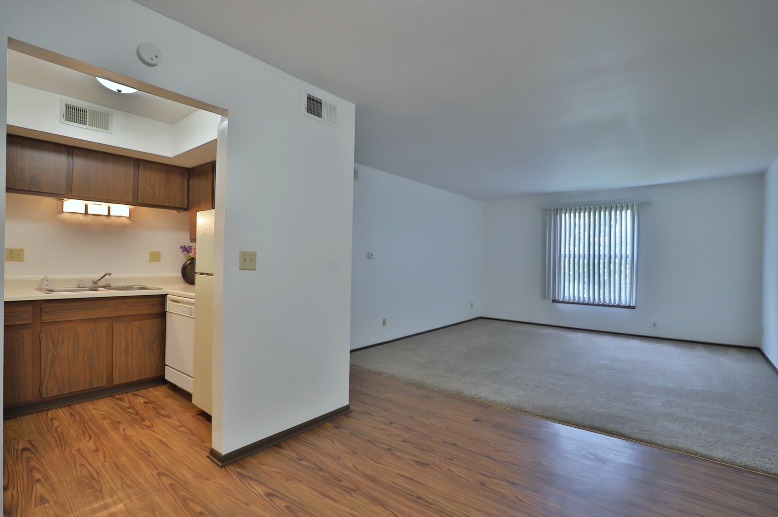 properties/peoria-il/crestwood-apartments