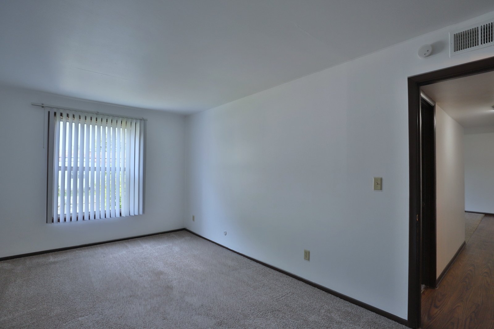 properties/peoria-il/crestwood-apartments