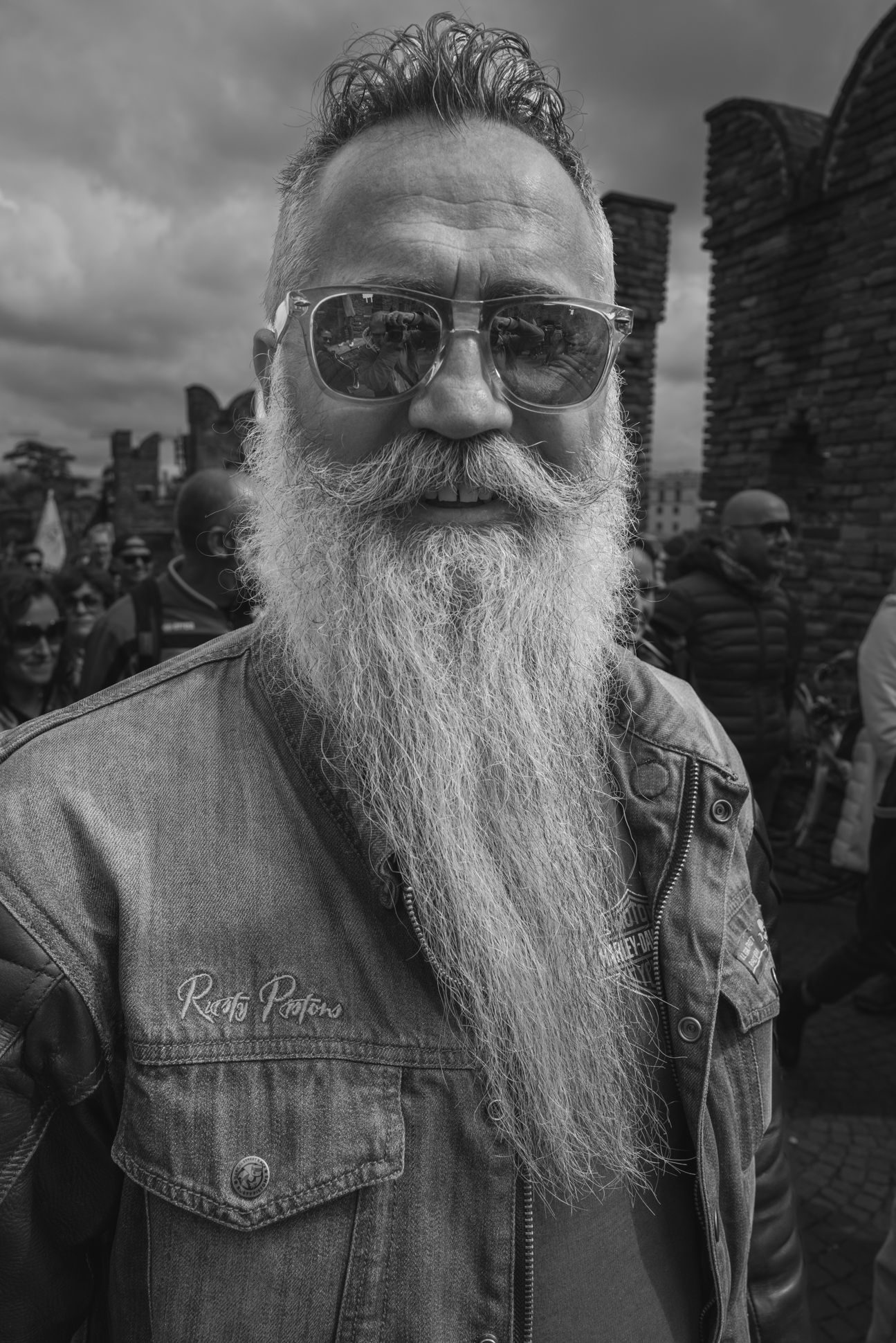 THE LEICA MEET - Facebook's largest Leica user community.