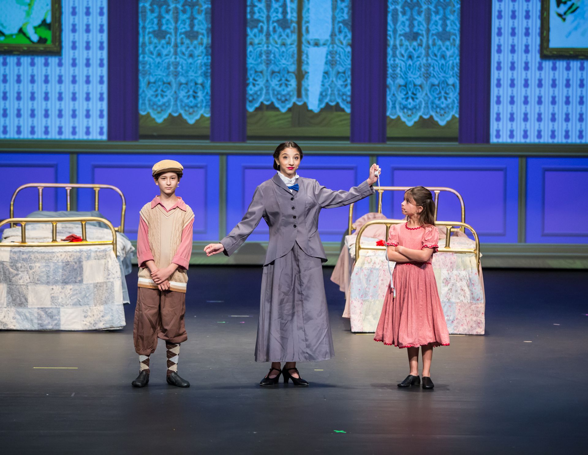 Mary Poppins Jr, Pictures