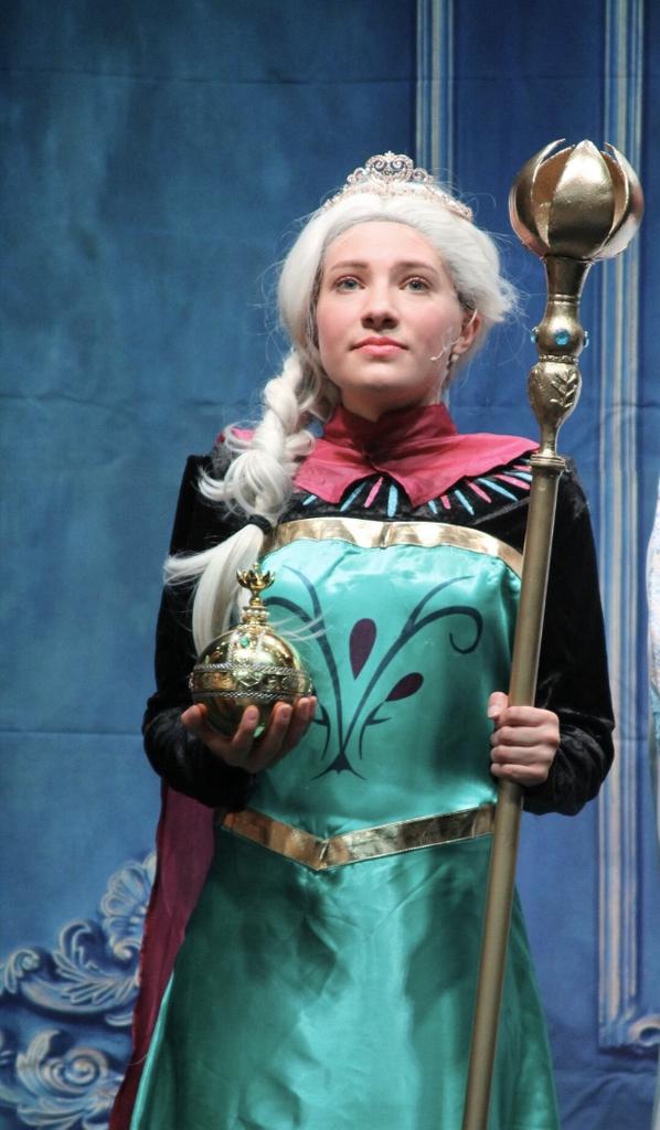 Frozen Jr Backdrop Show Set | Maplewood Playhouse