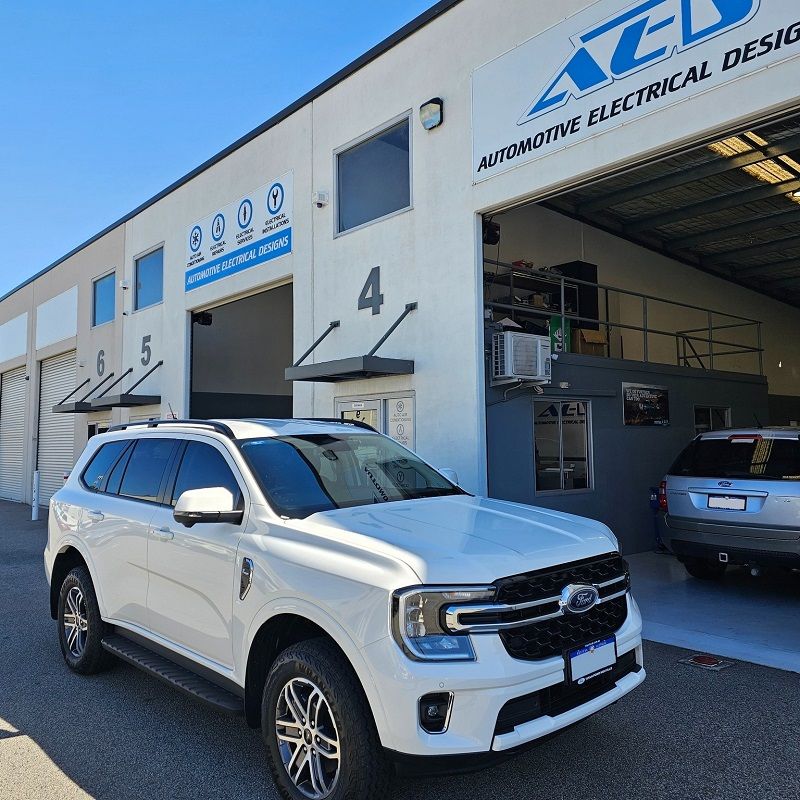 One Plug, Dual Power for Towing: Anderson and 7-Pin Plugs