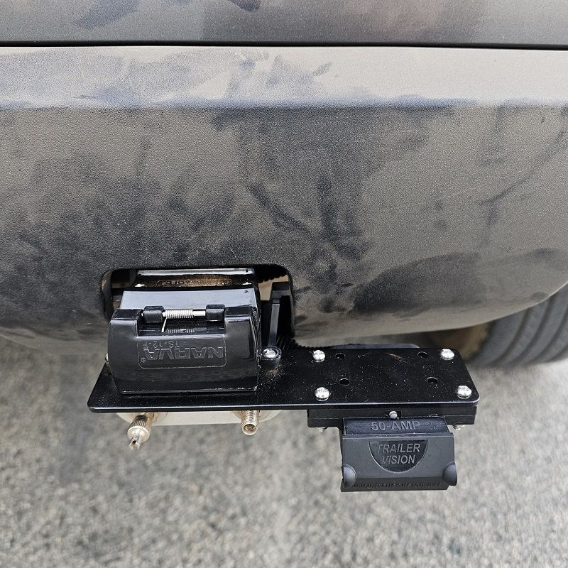 UHF Radio Communication and Power Setup for Ford Everest