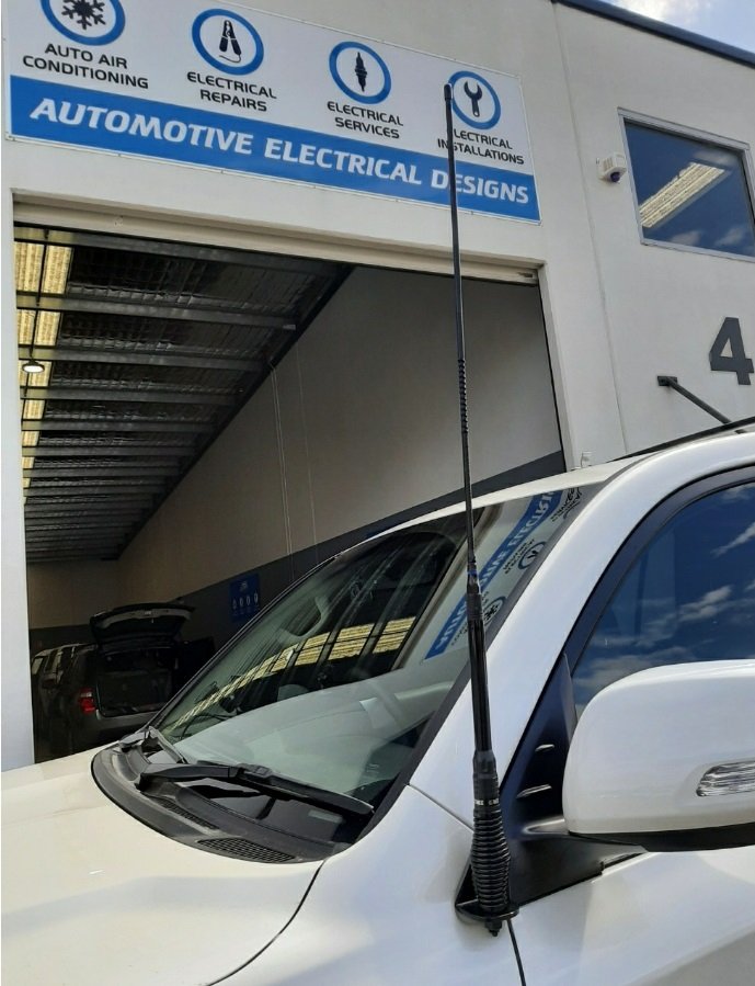 Mirror-Mounted Two-Way Radio for a 200 Series LandCruiser With No Bull Bar