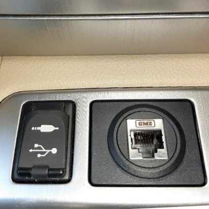 Mirror-Mounted Two-Way Radio for a 200 Series LandCruiser With No Bull Bar