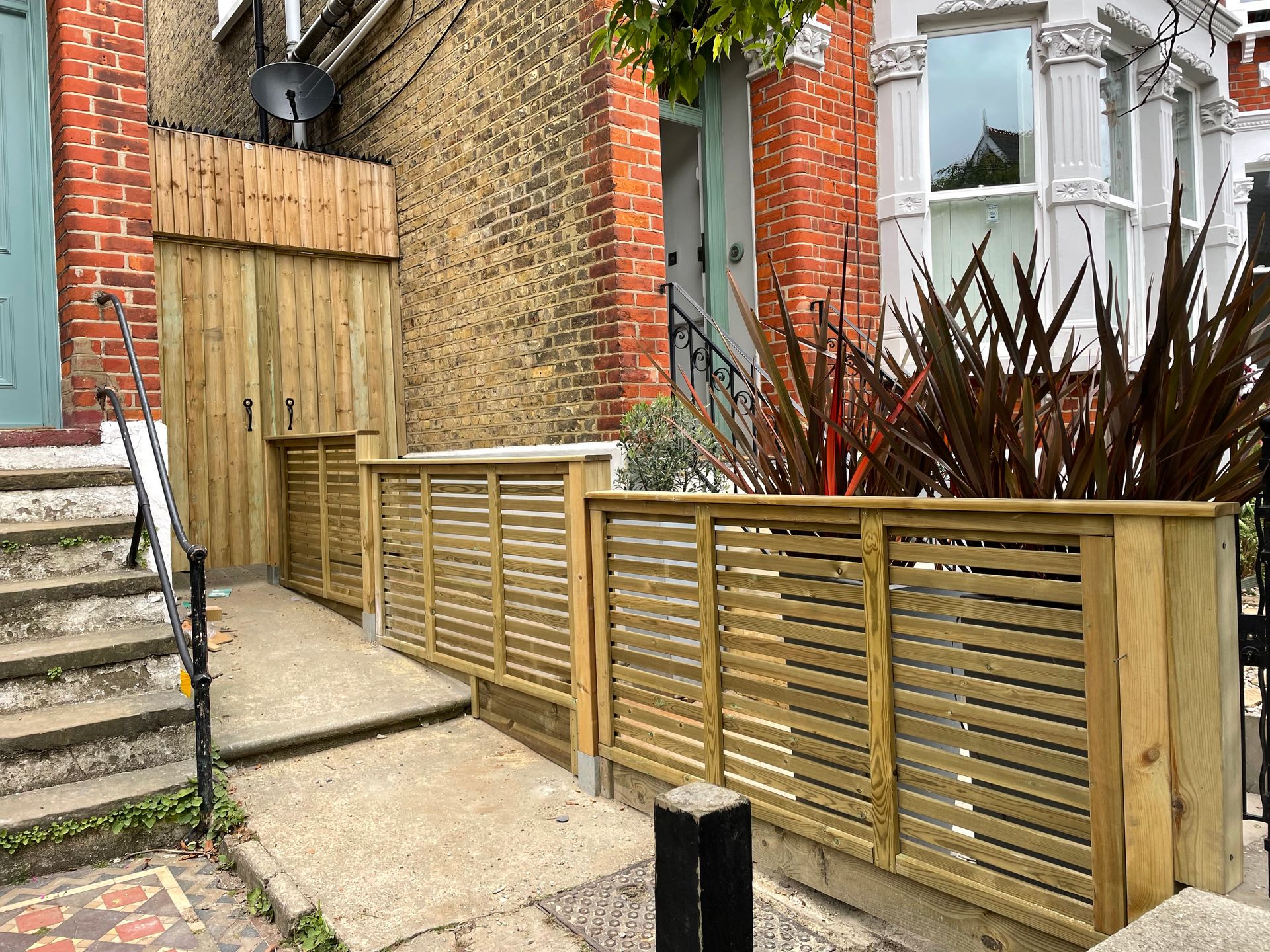 Simply Fences - Fast, Expert Fencing Installation in London