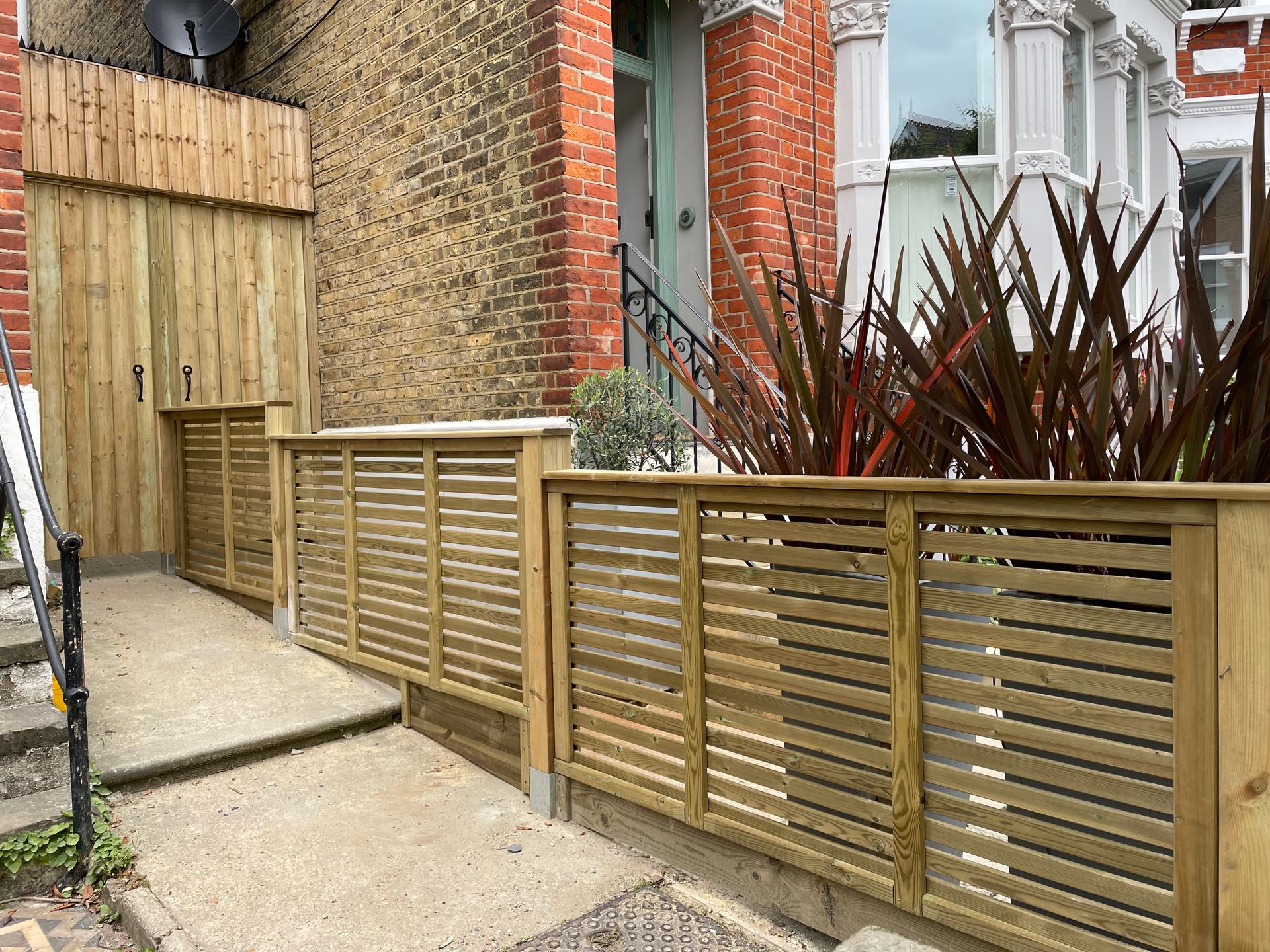 Simply Fences - Fast, Expert Fencing Installation in London