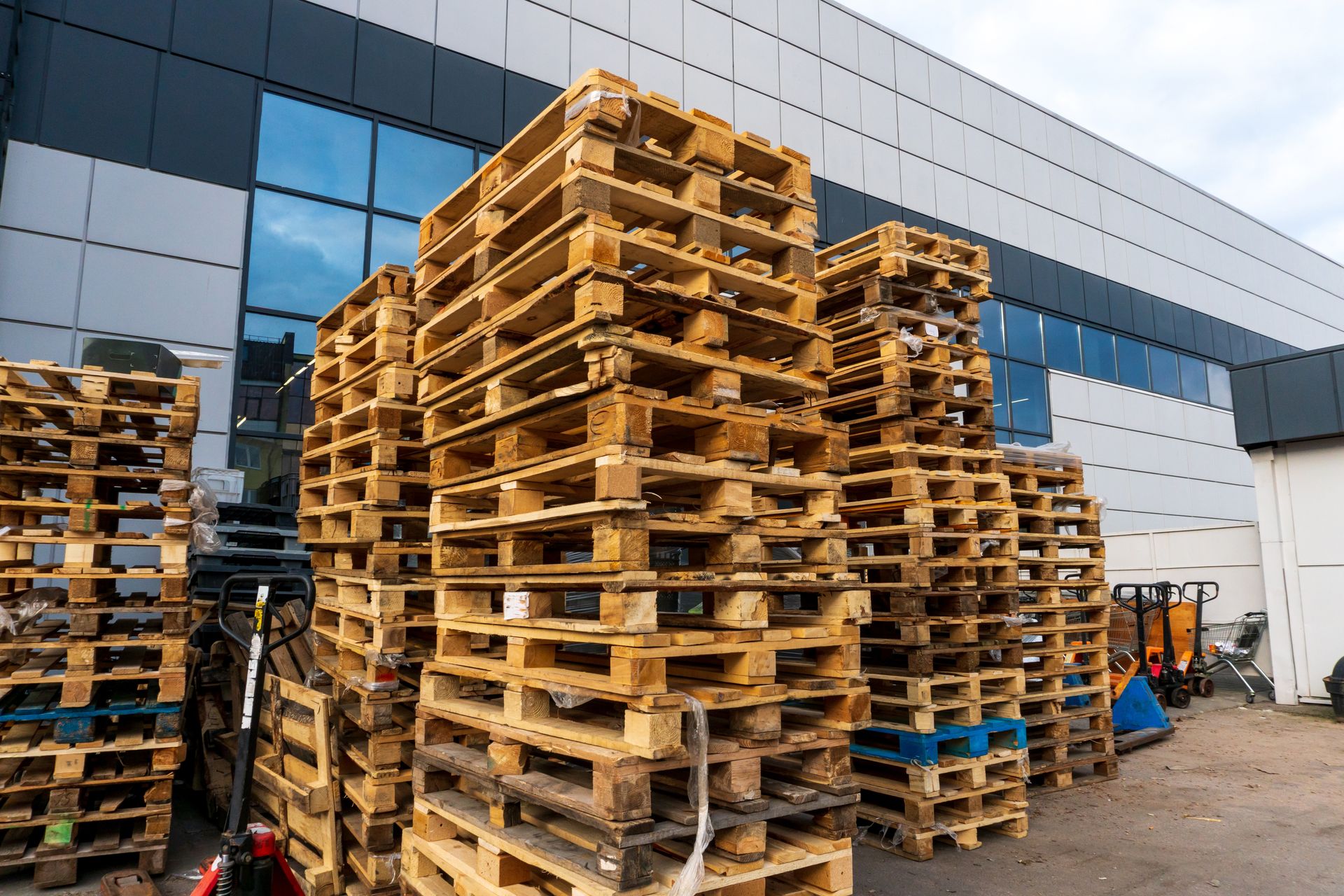 Types of Wooden Pallets and Their Uses | Advance Pallet Inc.