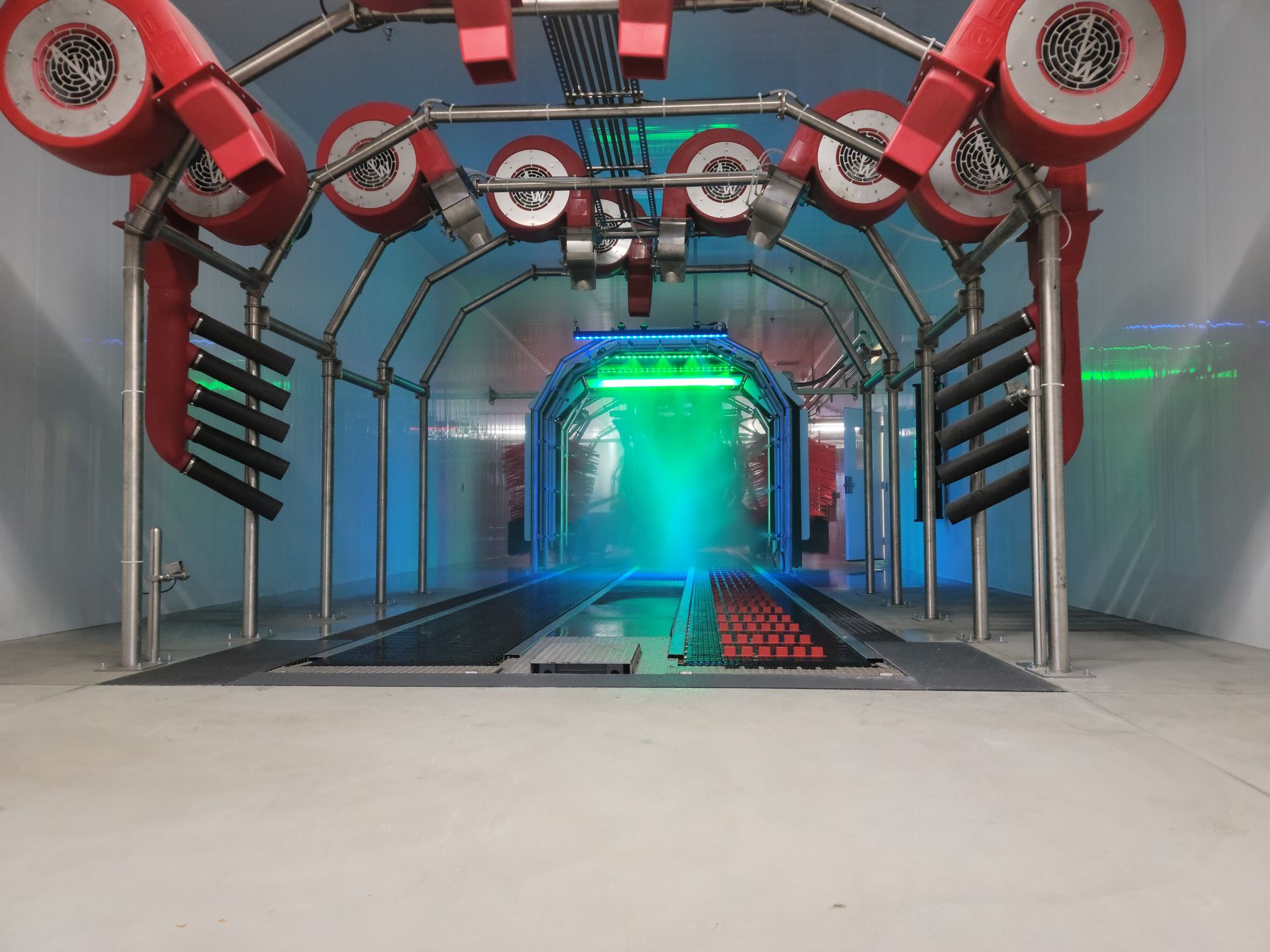 Conveyorized Tunnel Car Wash Equipment