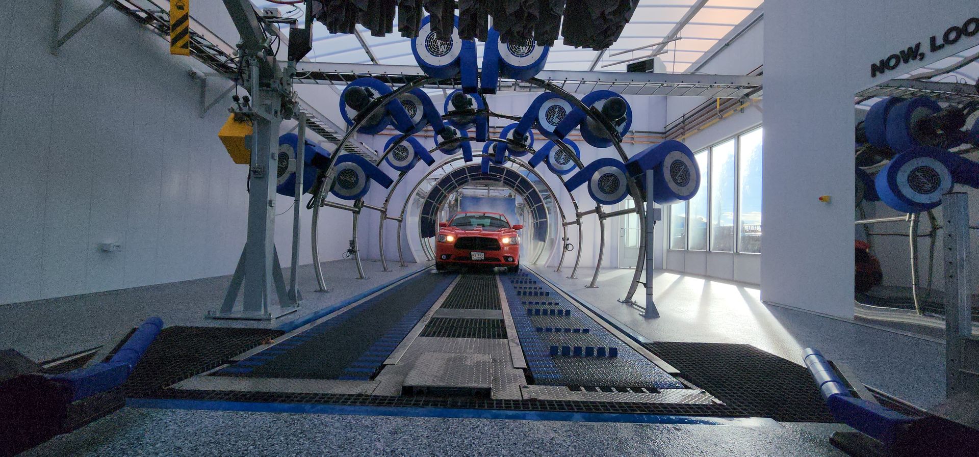Conveyorized Tunnel Car Wash Equipment