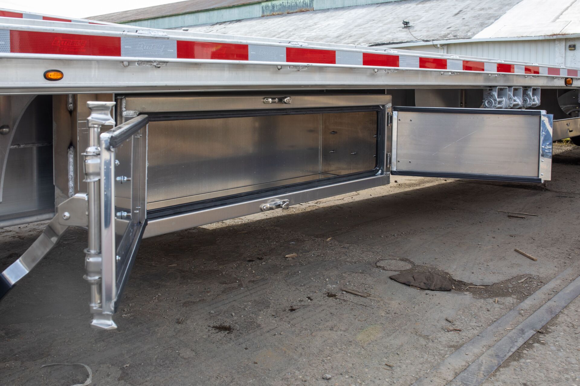 Photo Gallery | Extreme Trailers | Dunnage rack | Trailer tool box