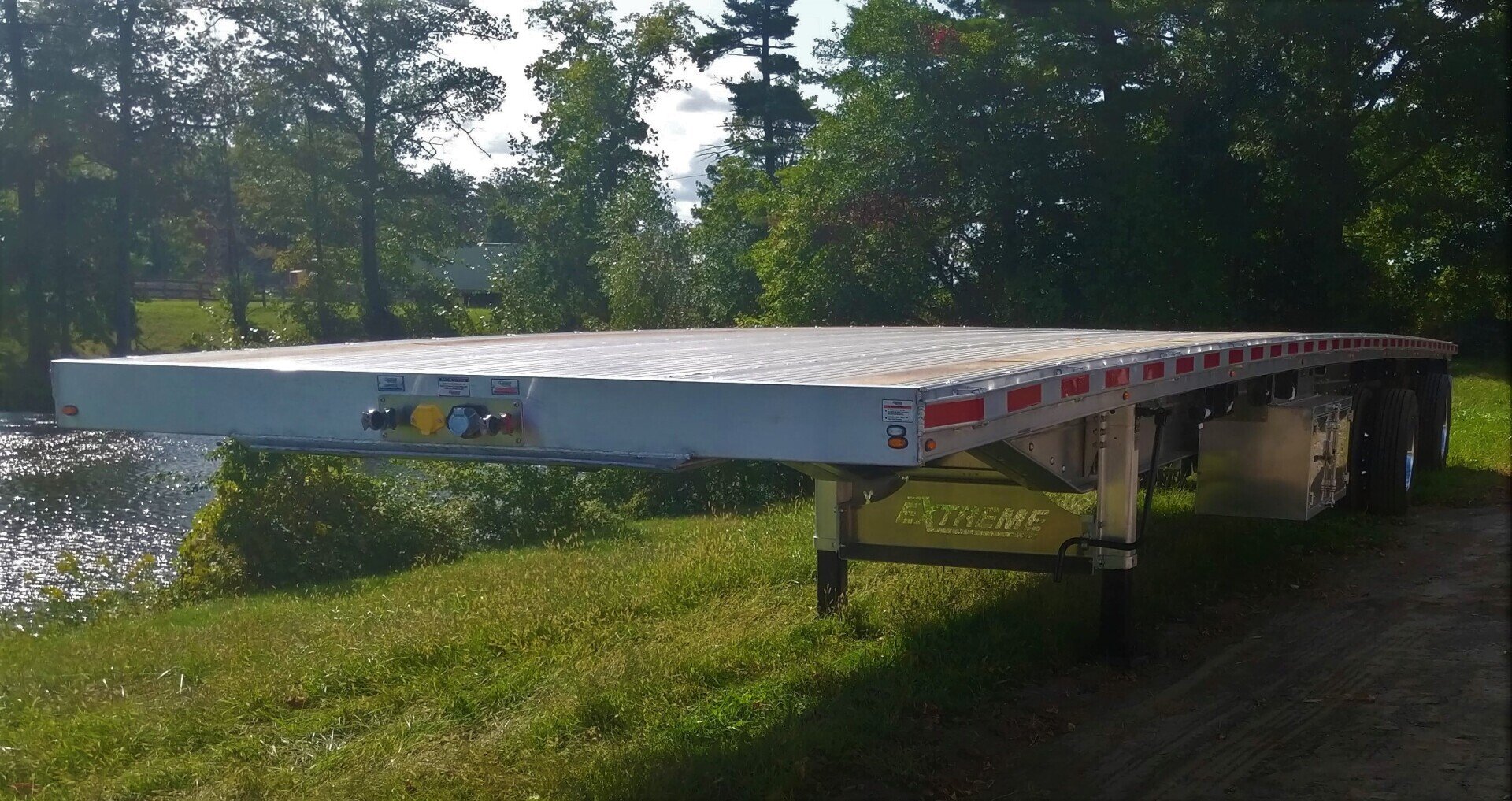 Photo Gallery | Extreme Trailers | Dunnage rack | Trailer tool box