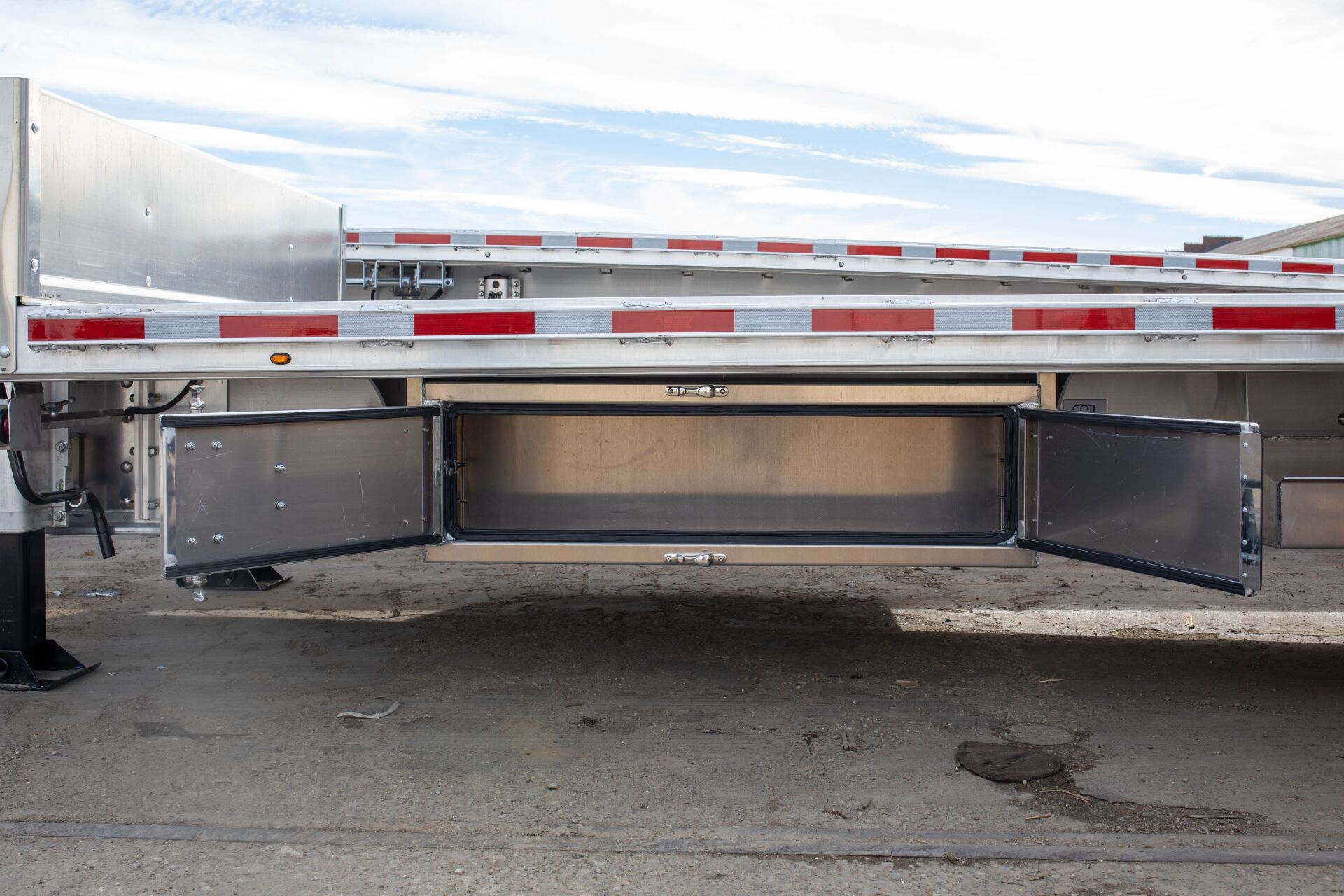 Photo Gallery | Extreme Trailers | Dunnage rack | Trailer tool box