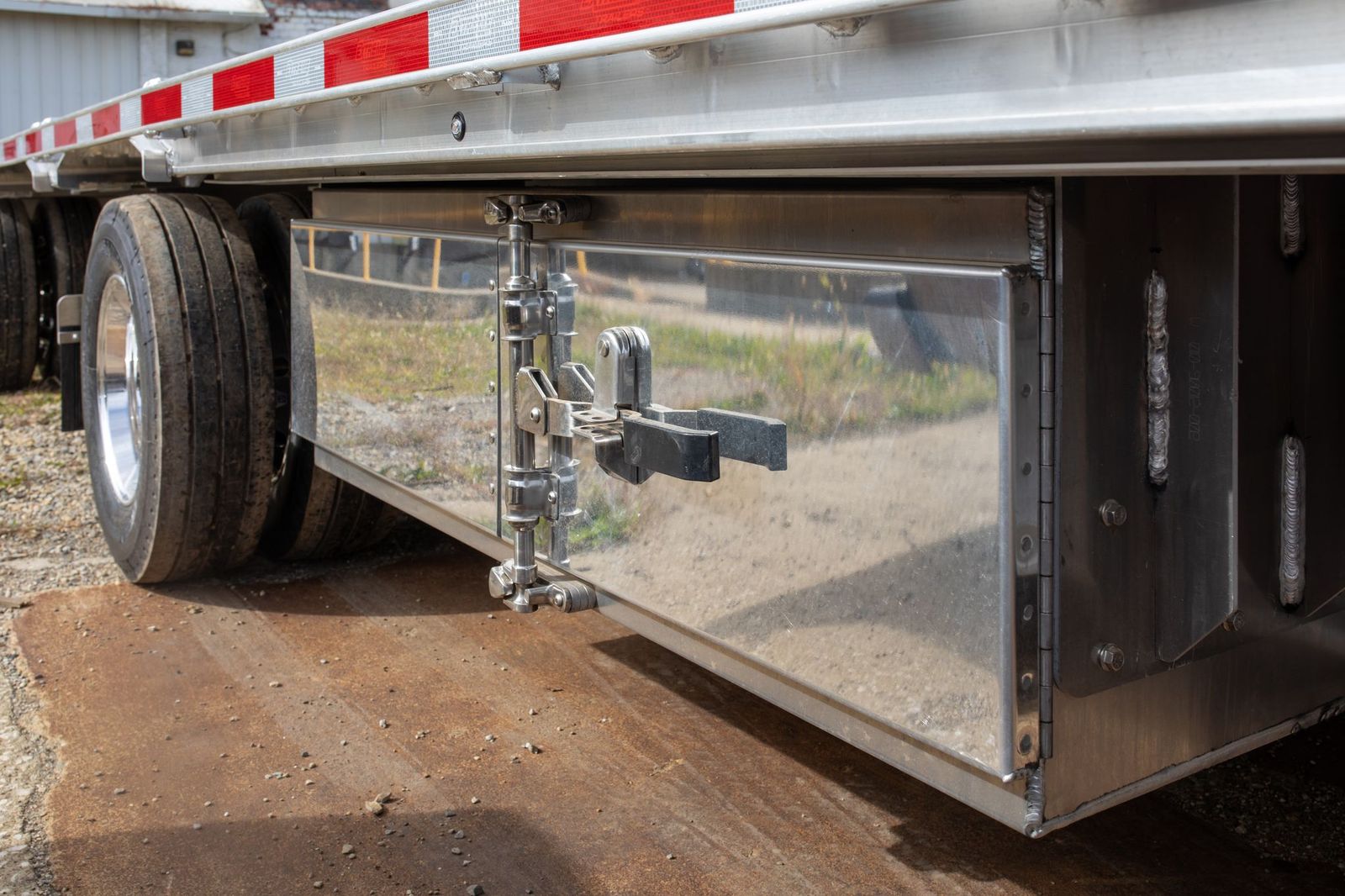 Photo Gallery | Extreme Trailers | Dunnage rack | Trailer tool box