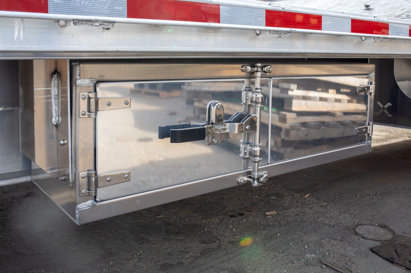 Photo Gallery | Extreme Trailers | Dunnage rack | Trailer tool box