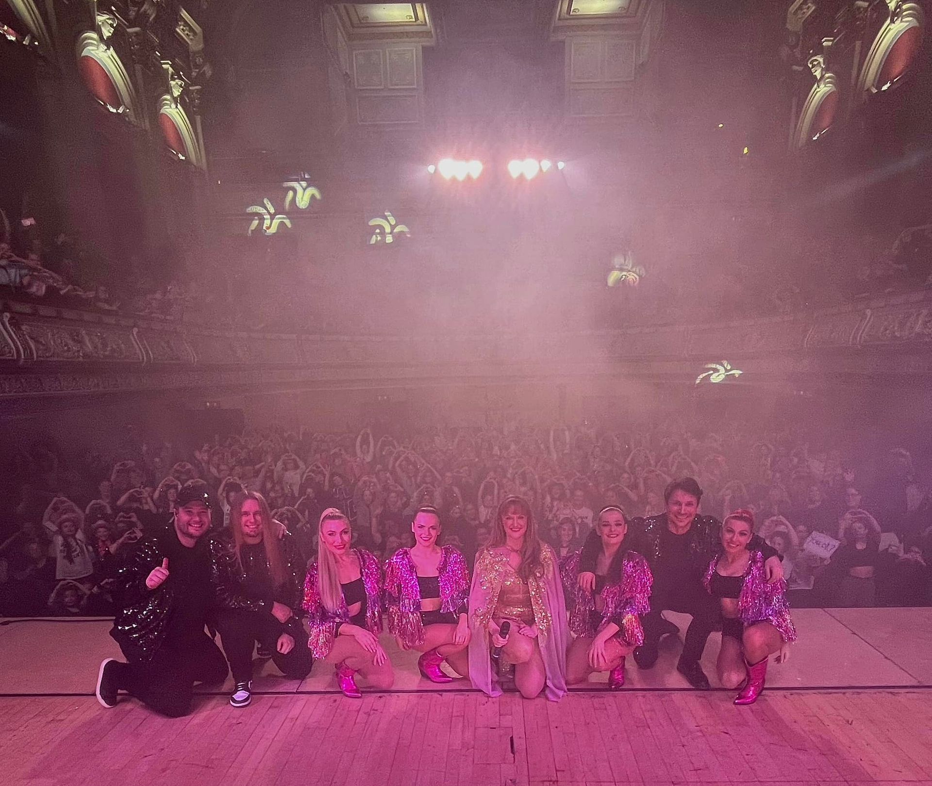 Katy Ellis - Taylor Mania!