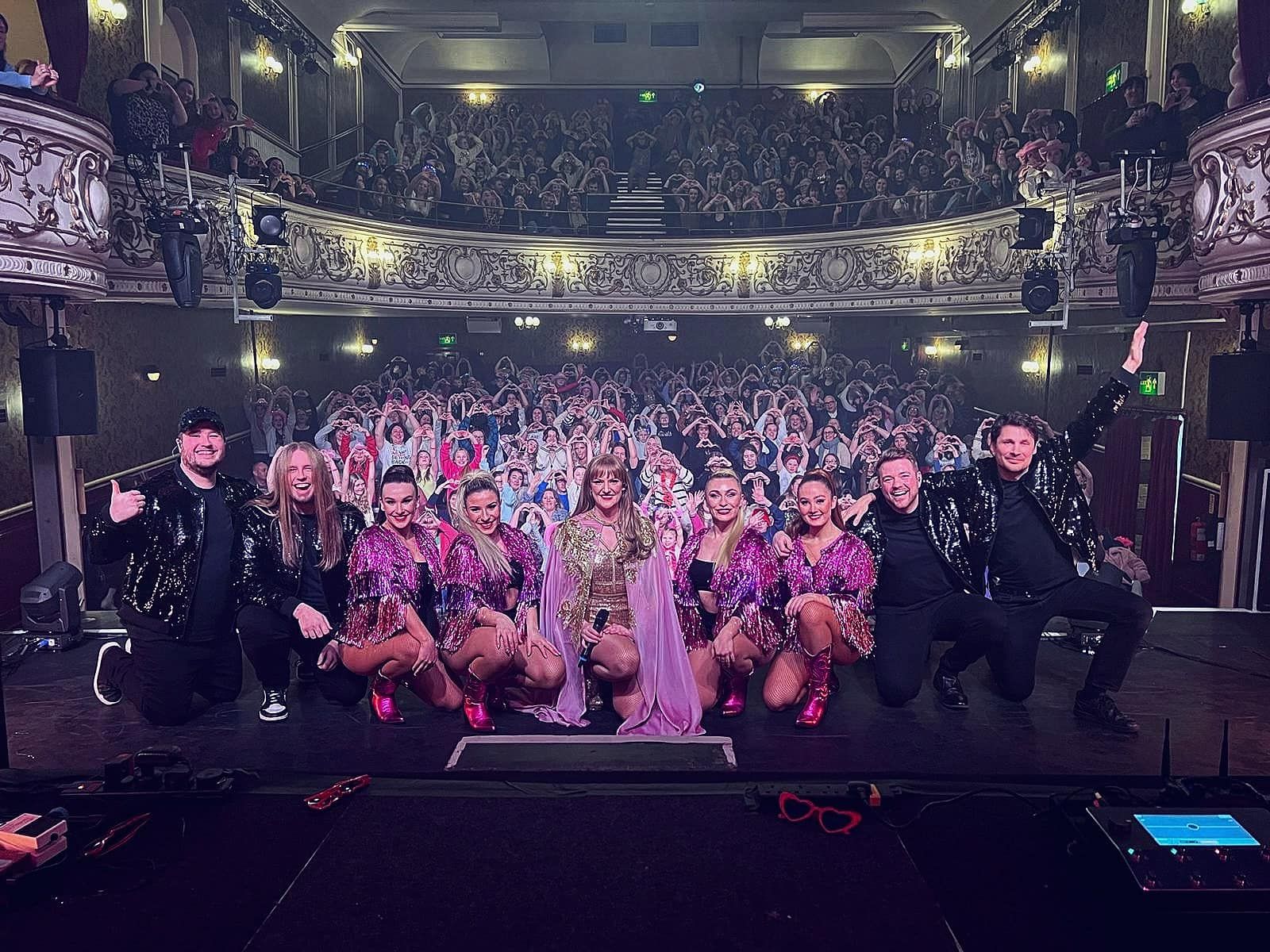 Katy Ellis - Taylor Mania!