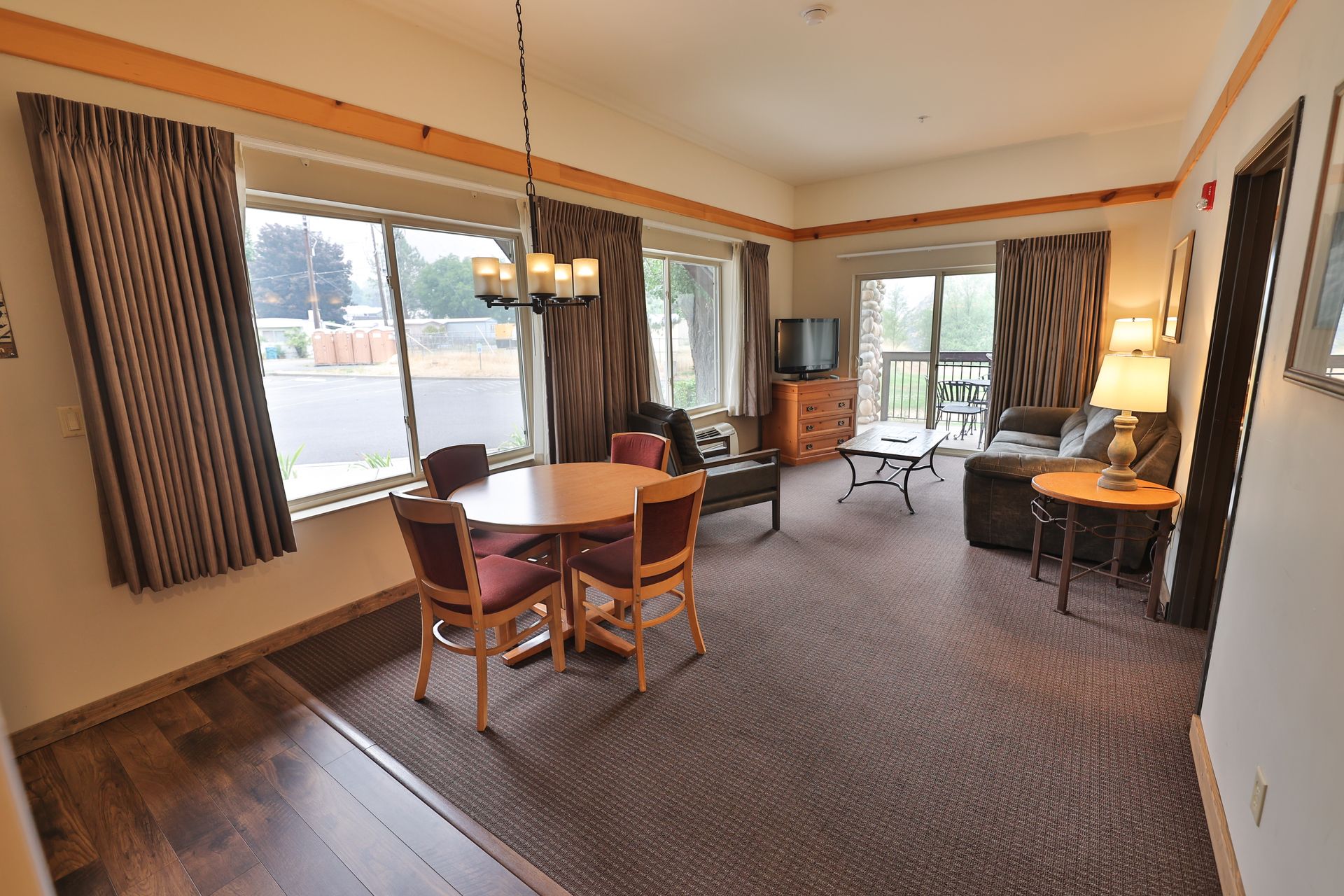 Rustic Lodge Rooms | Salmon Rapids Lodge | Riggins