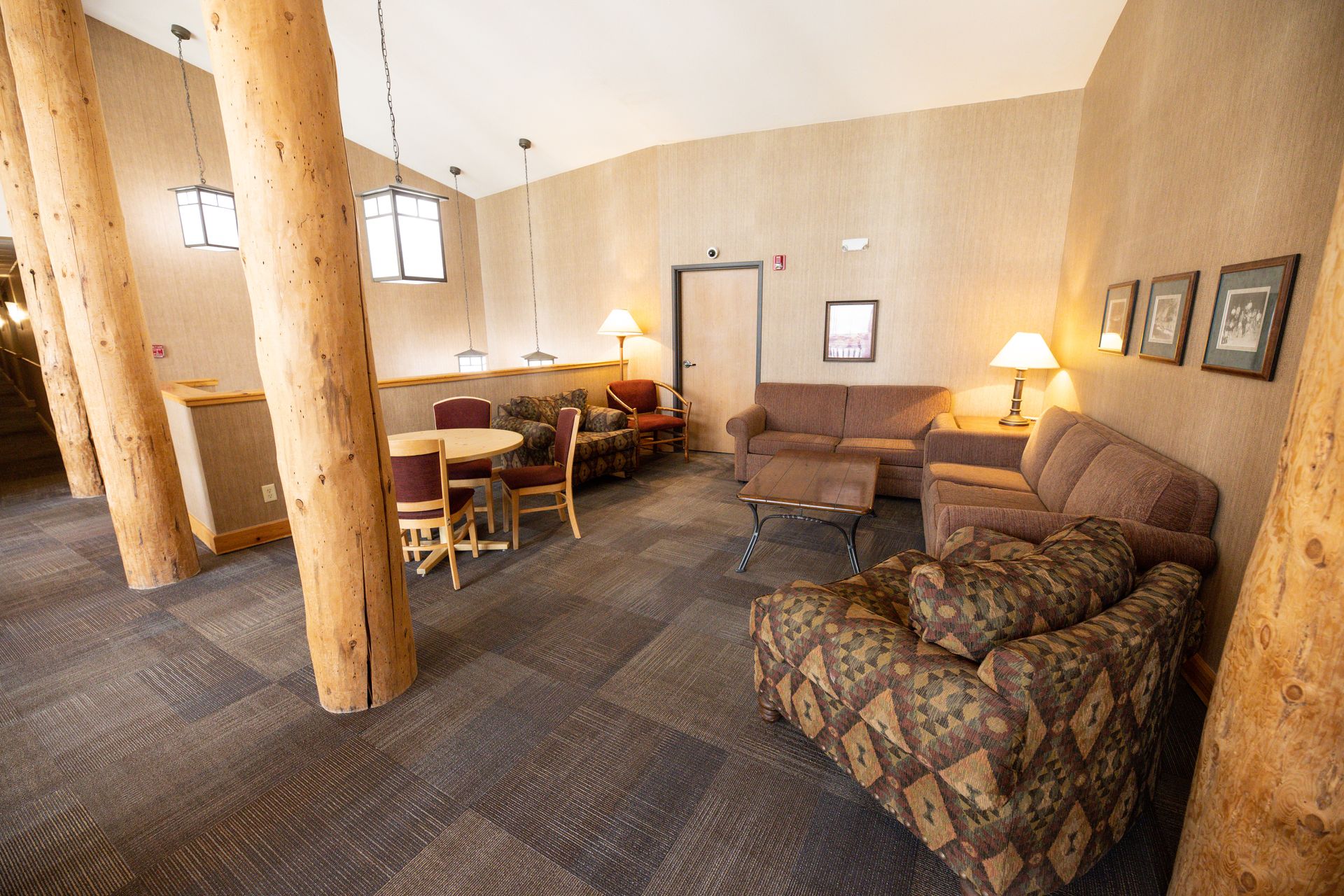 Rustic Lodge Rooms | Salmon Rapids Lodge | Riggins