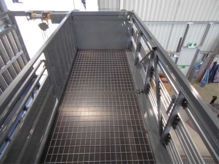 Robilliard Ag - Duncan 4x2 Semi Trailer 2 - Duncan Stock Crates