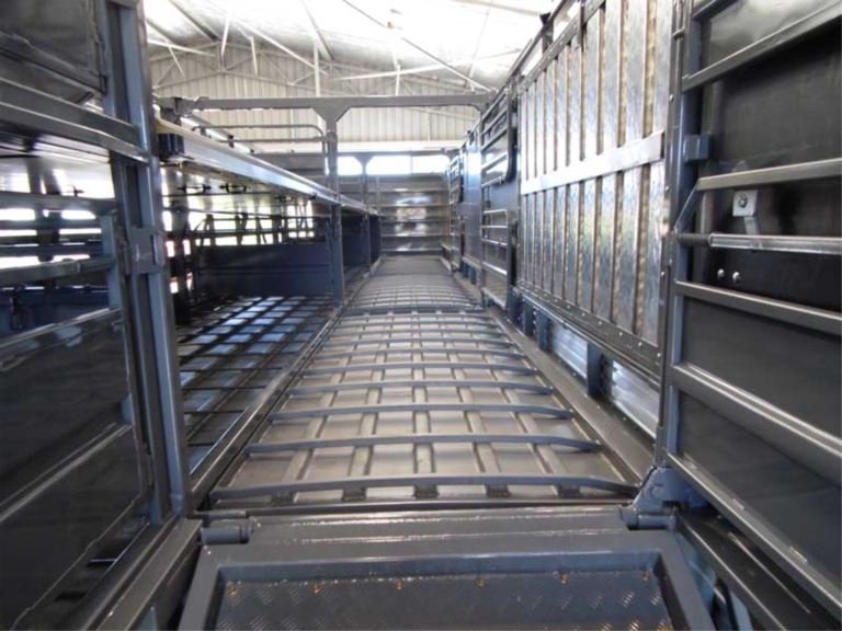 Robilliard Ag - Duncan 4x2 Semi Trailer 2 - Duncan Stock Crates