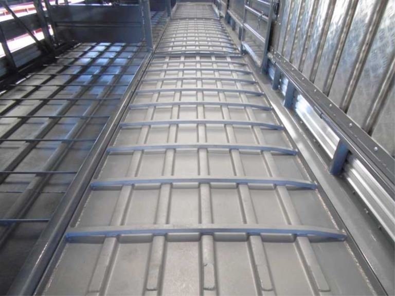 Robilliard Ag - Duncan 4x2 Semi Trailer 2 - Duncan Stock Crates