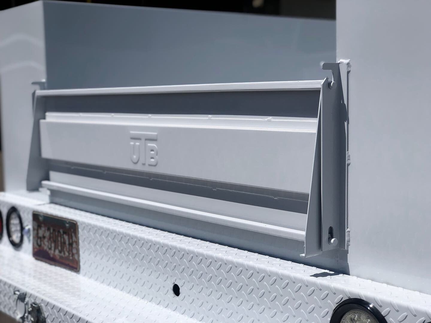 Drake Equipment | Commercial Fleet Upfitting