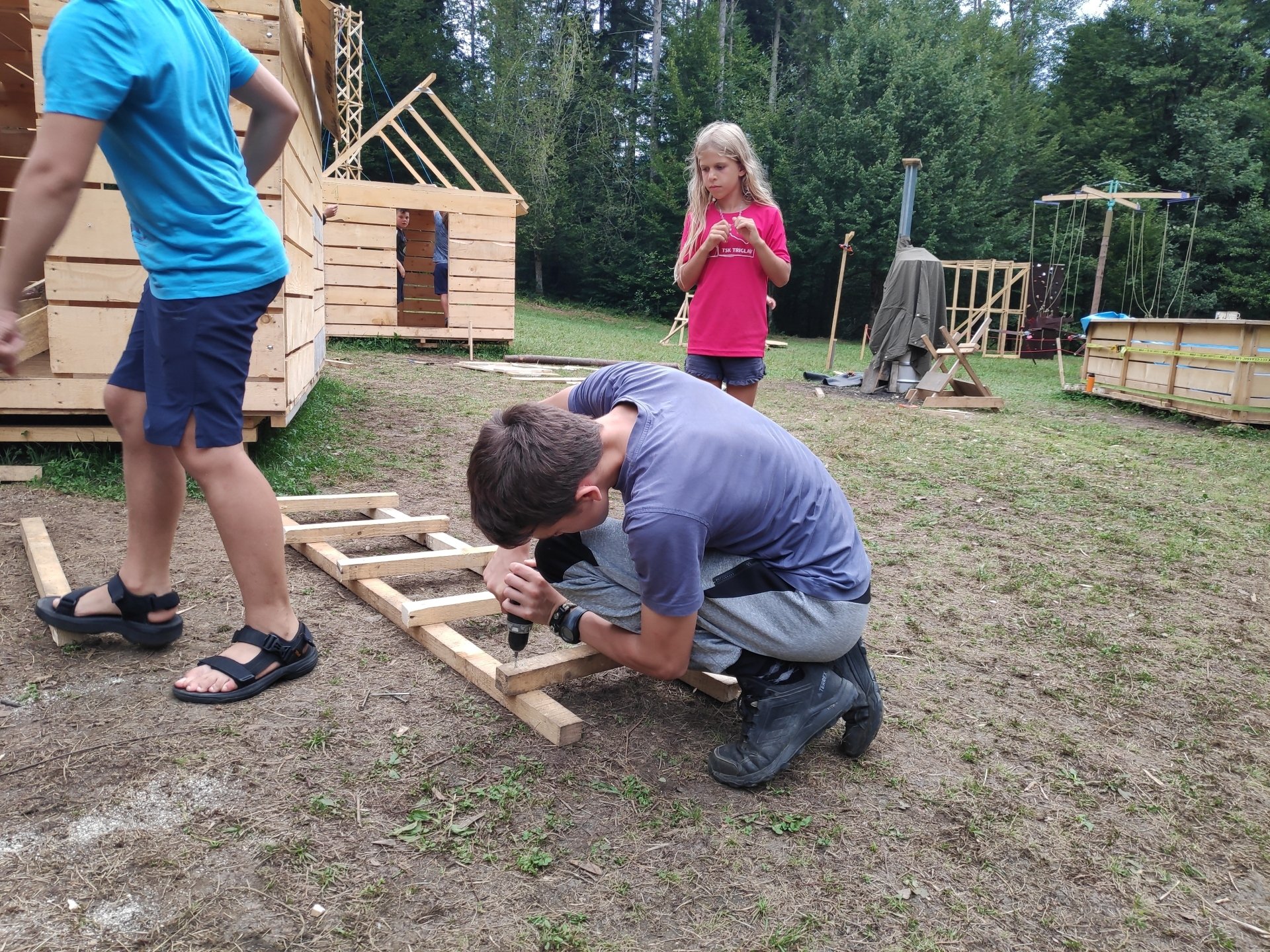 Gozdni oddelek = Nepozabni poletni tabori