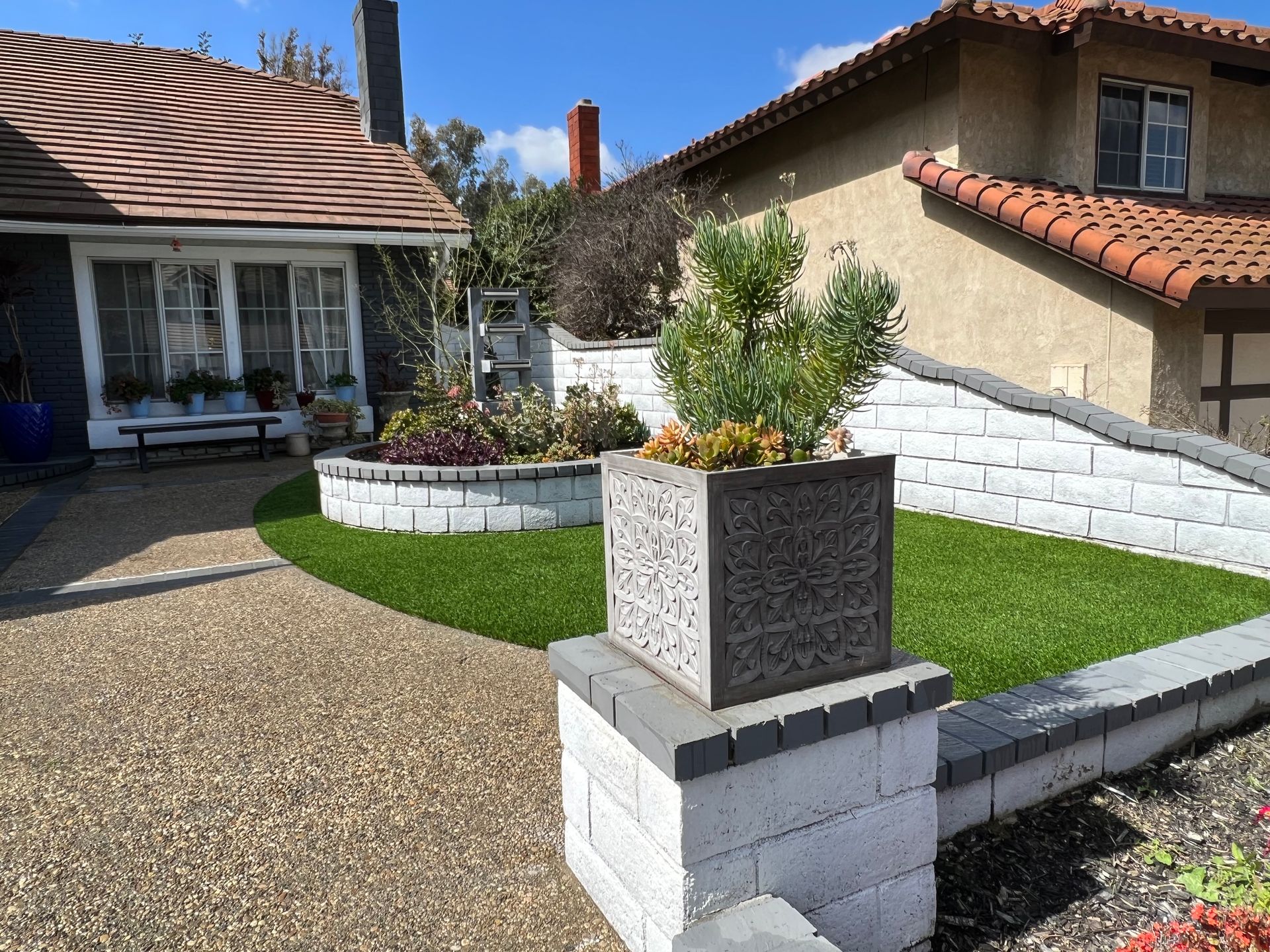 Photos of artificial grass, pet turf, putting greens