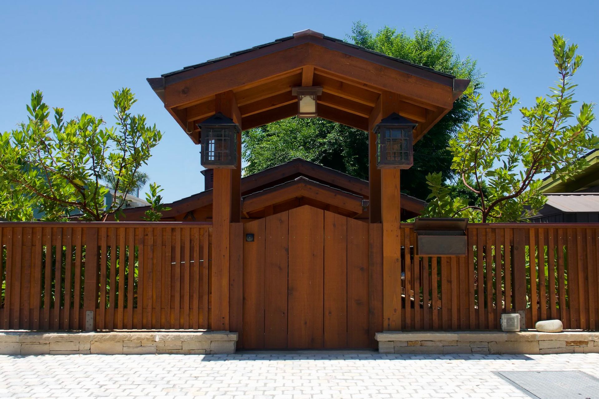 Why Choose Redwood for Your Fence? Pros, Cons, and Styles