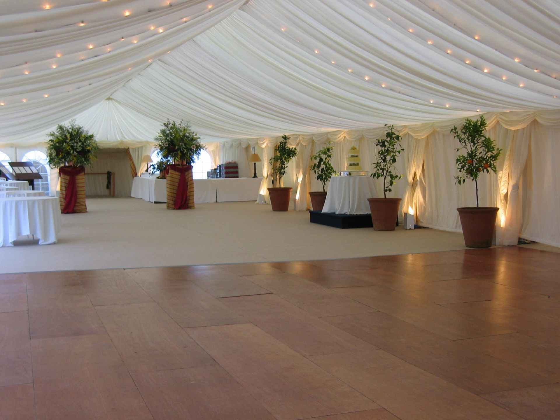 Wedding Marquee Lighting – How To Light Up Your Marquee!
