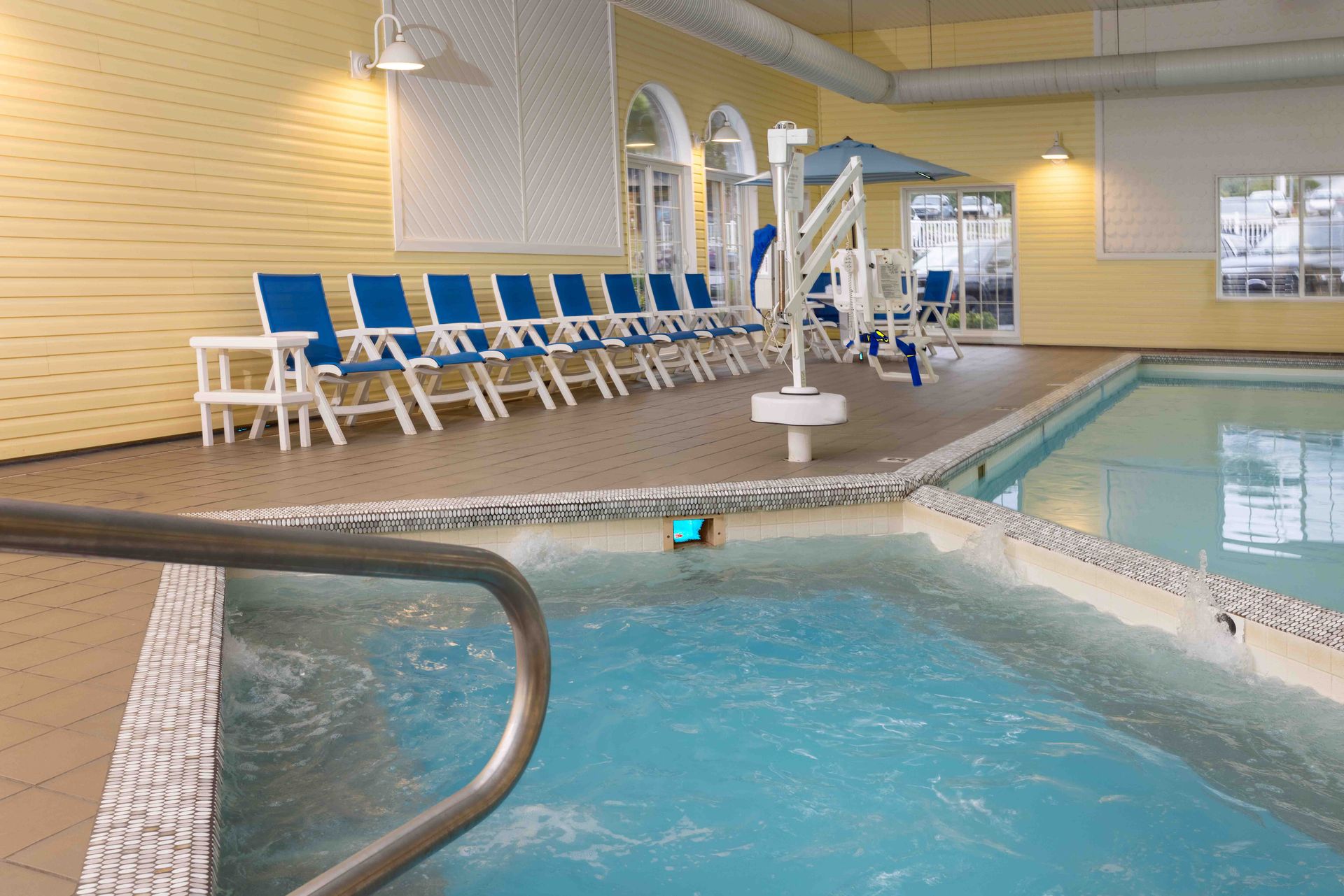 Waterfront Hotel & Dining | Breakers Resort & Beach Bar