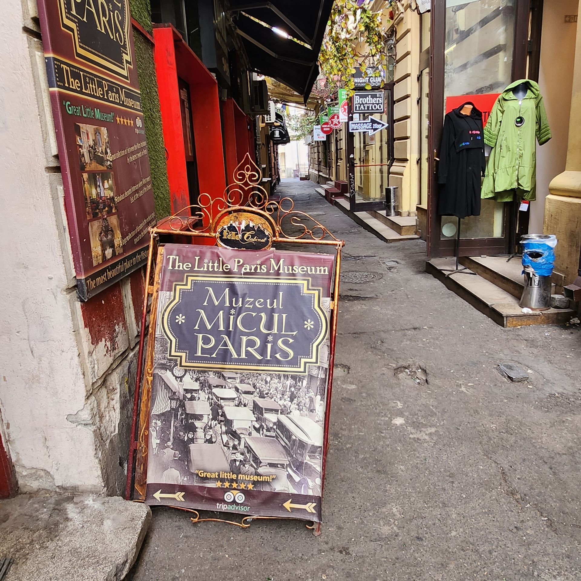 Traveller in Romania – Museum Little Paris Bucharest October 2023