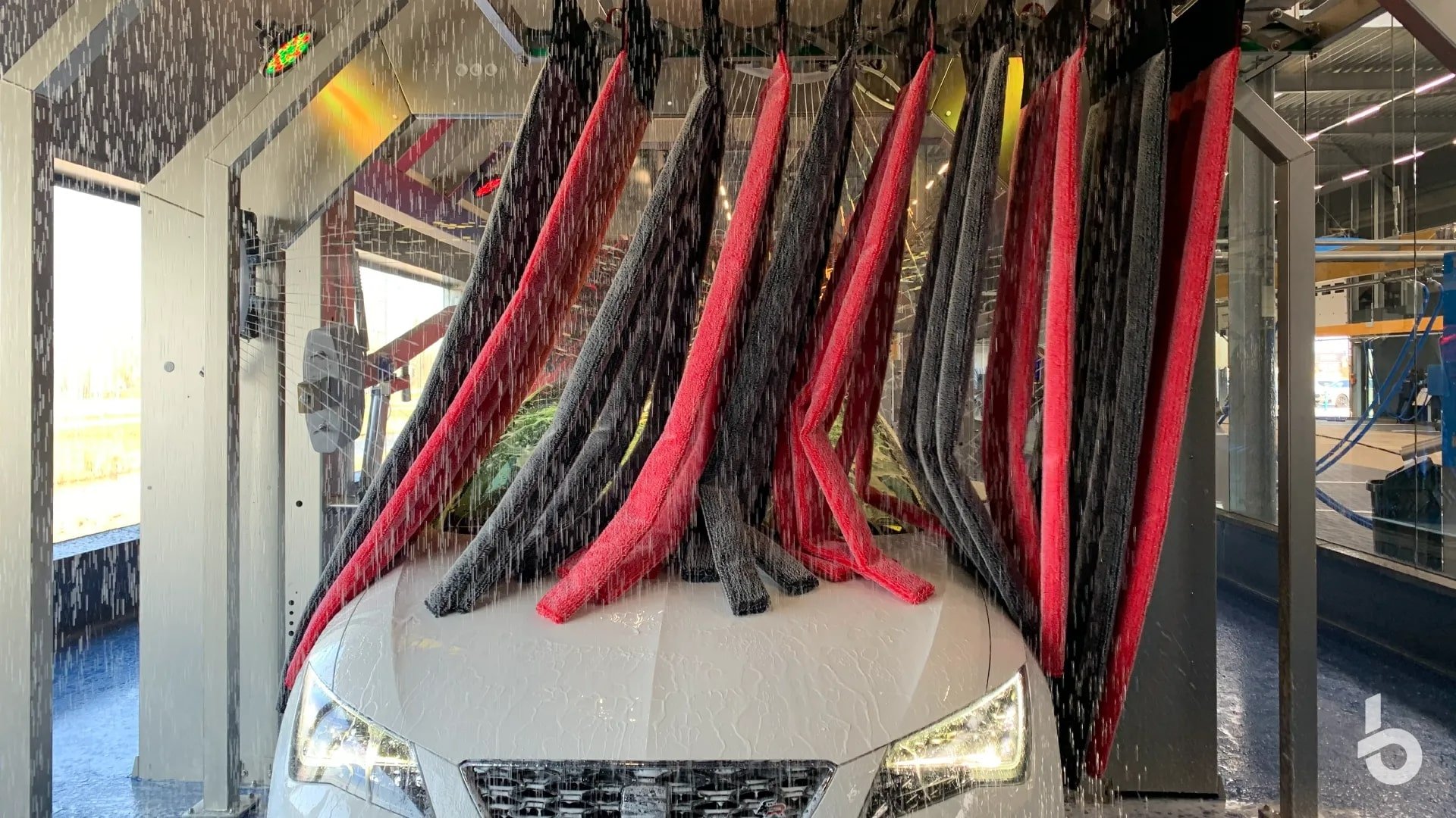 Car wash mitter - curtain - side to side